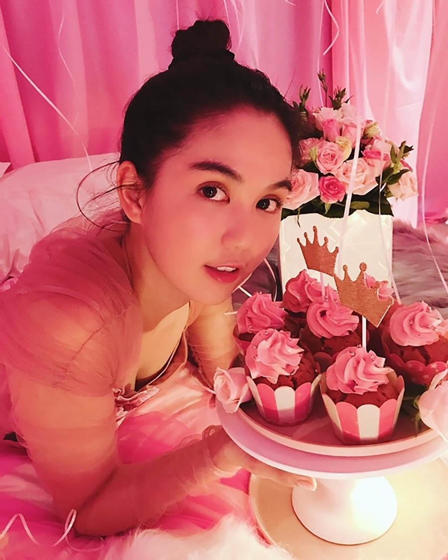 Người Yêu Nhắn Cho Ngọc Trinh Xưng Vợ Chồng” Nguyện Hầu Hạ Hết đời Cung Phụng Như Bà Hoàng