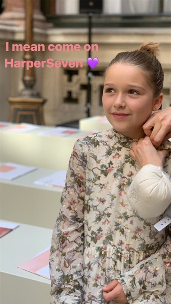 Harper Beckham đánh cắp sự kiện của mẹ vì nổi nhất nhà, sắp dậy thì ...