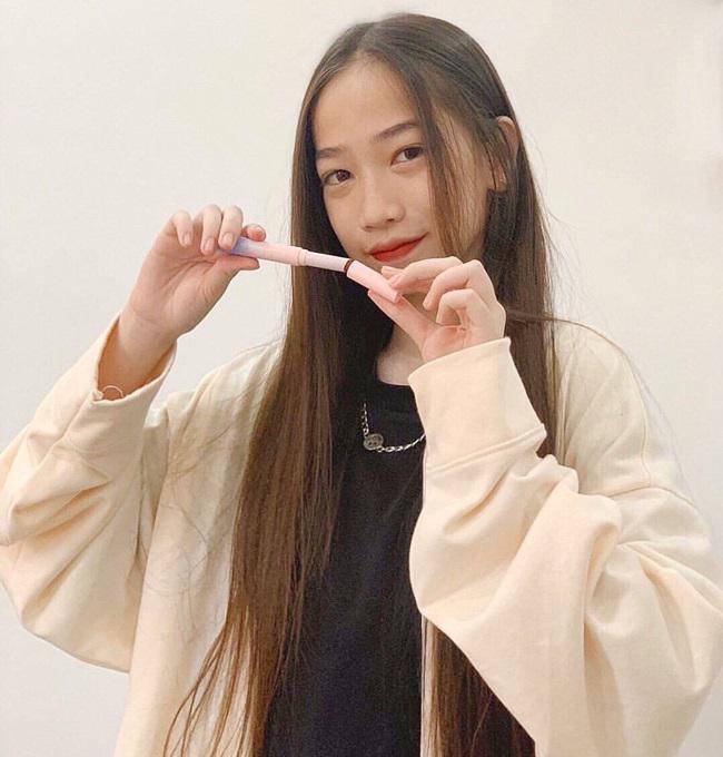 Nữ sinh thành thế lực mới trên Youtube, kiếm bộn tiền nhưng vẫn đạt ...