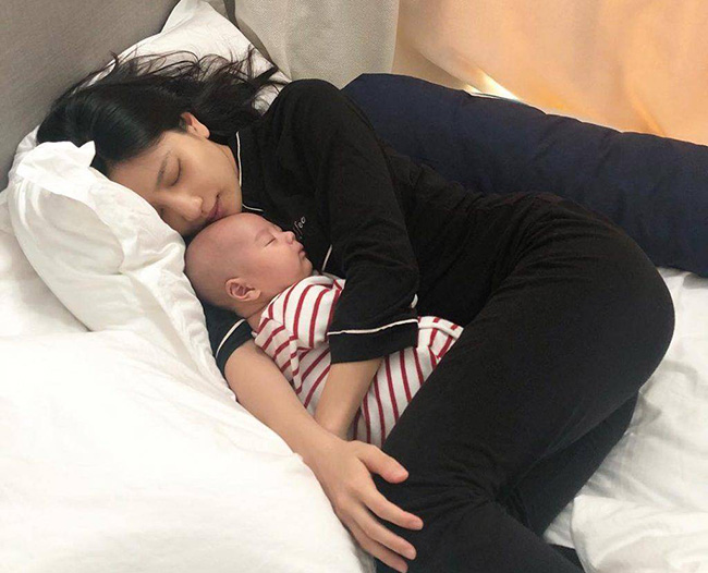 Nữ HLV mặc áo tắm đẹp nhất nhì xứ Đài, đẻ con xong chồng ngắm không rời mắt