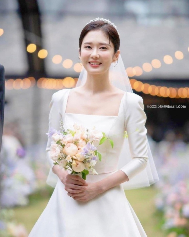 Gần 1 tháng sau đám cưới, Jang Nara làm điều đầu tiên trong đời: Khoe chồng