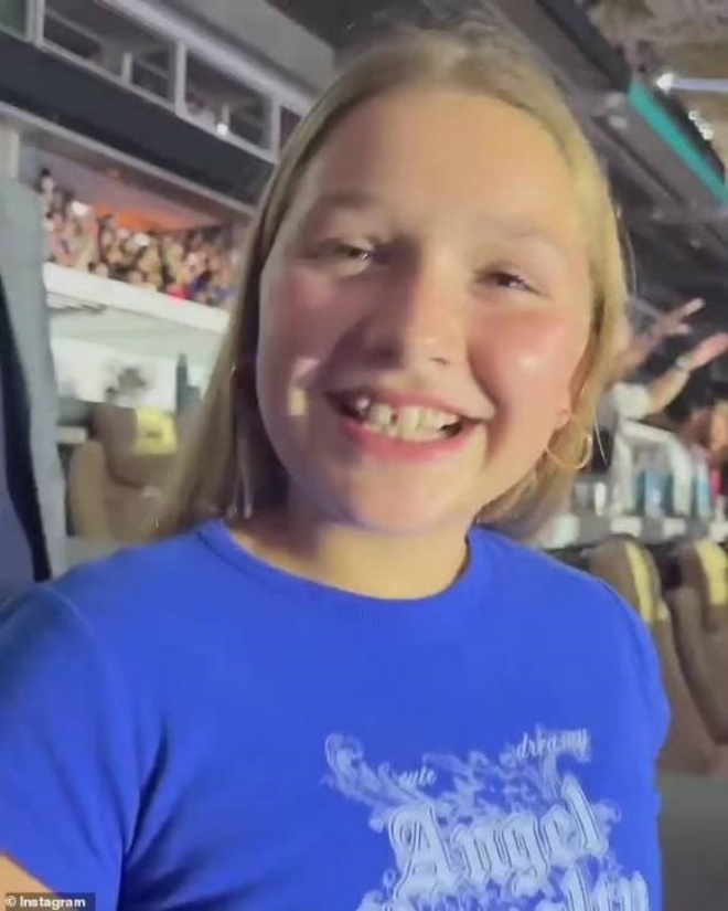 Harper là tiểu công chúa hạnh phúc nhất thế giới, được bố Beckham cưng ...