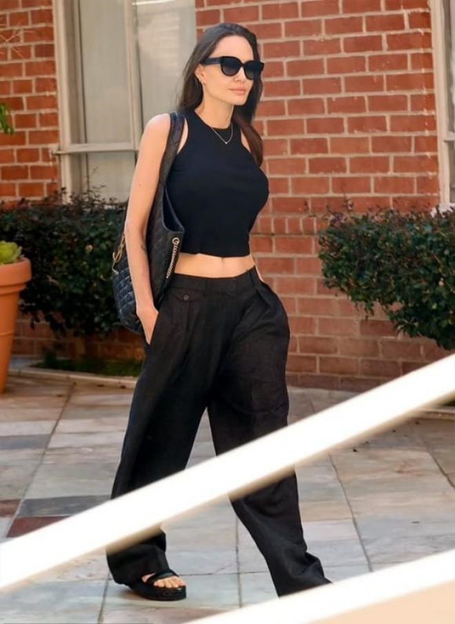 Giữa lúc đang chiến đấu với chồng cũ, Angelina lộ diện hốc hác, nhìn ...