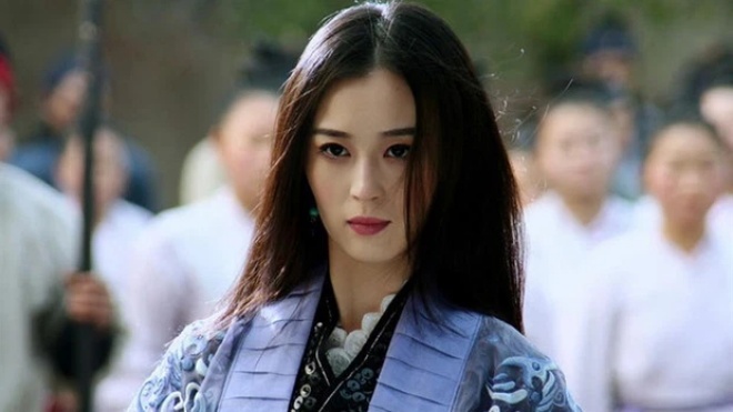 Chu Chỉ Nhược xấu nhất Cbiz dâng thành công cho Lưu Diệc Phi, giờ mặt hỏng, chẳng ai đoái hoài