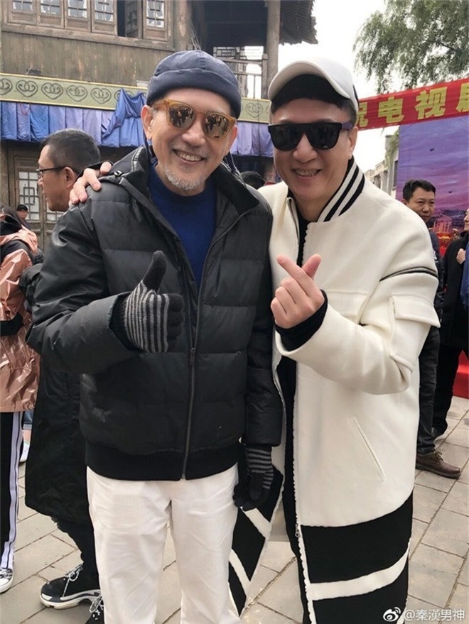 Ngôi sao 24/7: Phi cơ riêng chở Harry - Meghan tức tốc về Anh chịu tang ...