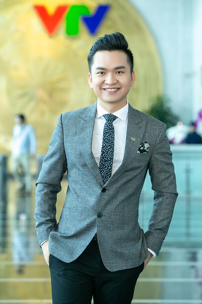 Nam MC có cái tên ấm áp nhất VTV giấu mặt vợ nhưng công khai con gái ...