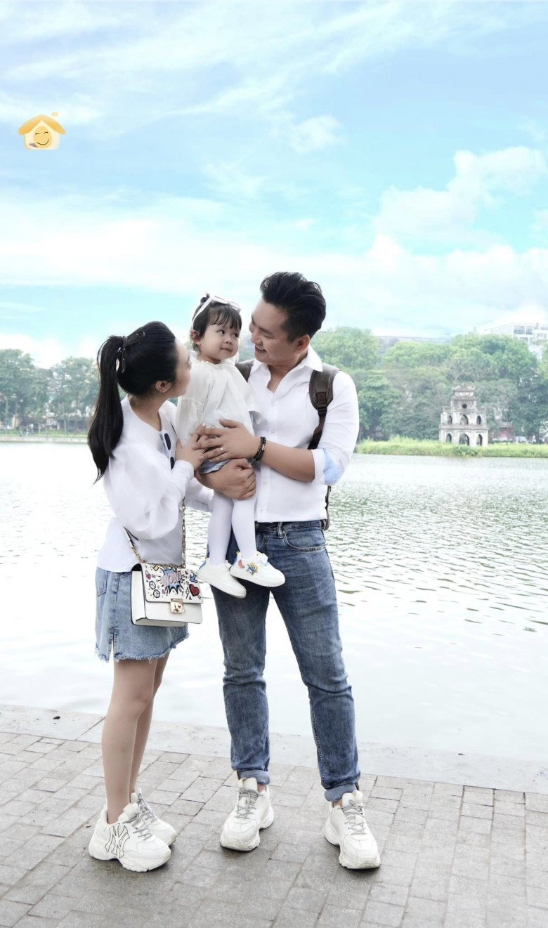 Nam MC có cái tên ấm áp nhất VTV giấu mặt vợ nhưng công khai con gái ...