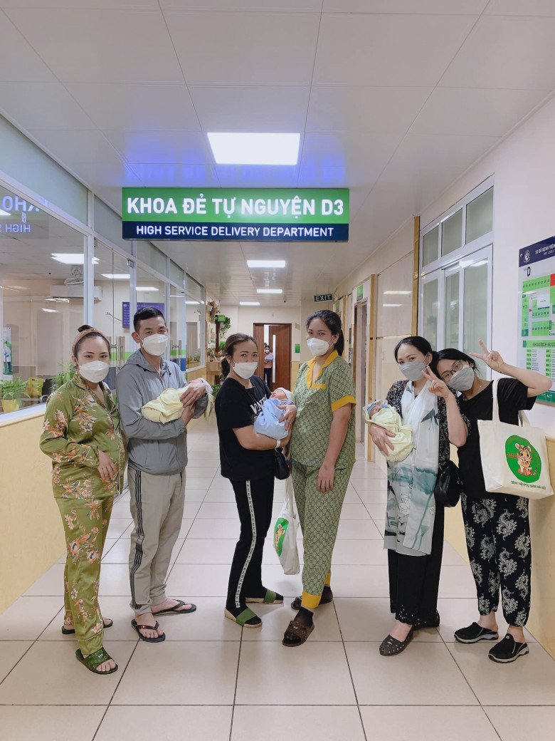 3 sản phụ vui tính ở cùng phòng, đi đẻ chụp ảnh tưng bừng khiến hội bầu ...