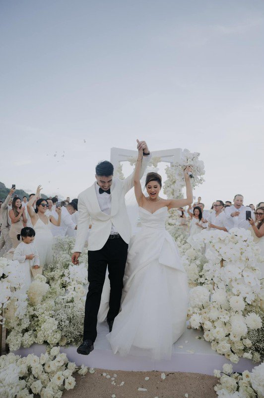 Sao Việt 24h: HH Jennifer Phạm xinh át vía em dâu trong đám cưới, con ...