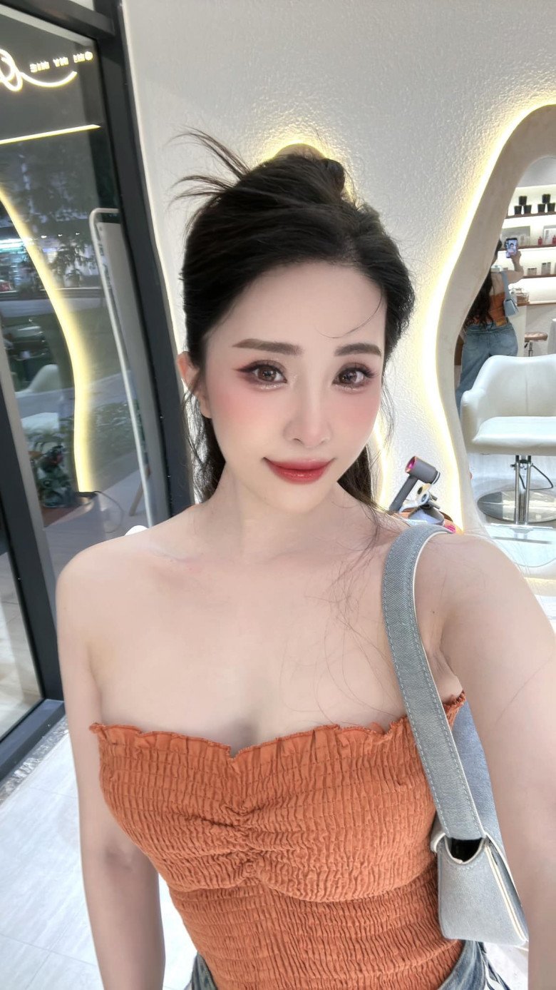 Chân dung mỹ nhân trên sóng bình luận World Cup: Trắng như bông bưởi, dáng ngọt hơn thuở là tiểu ...