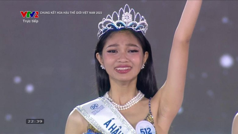 Nhan sắc Á hậu 2 Miss World Việt Nam gây tranh cãi: Khán giả nghi mua giải, chênh lệch khi đứng ...