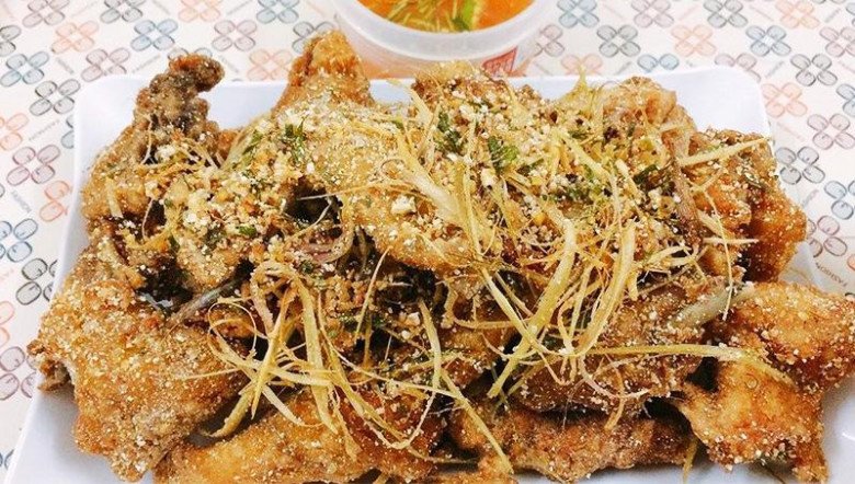 4 cách làm gà rang muối ngon khó cưỡng, mẹ đảm hãy học ngay - Bếp Eva