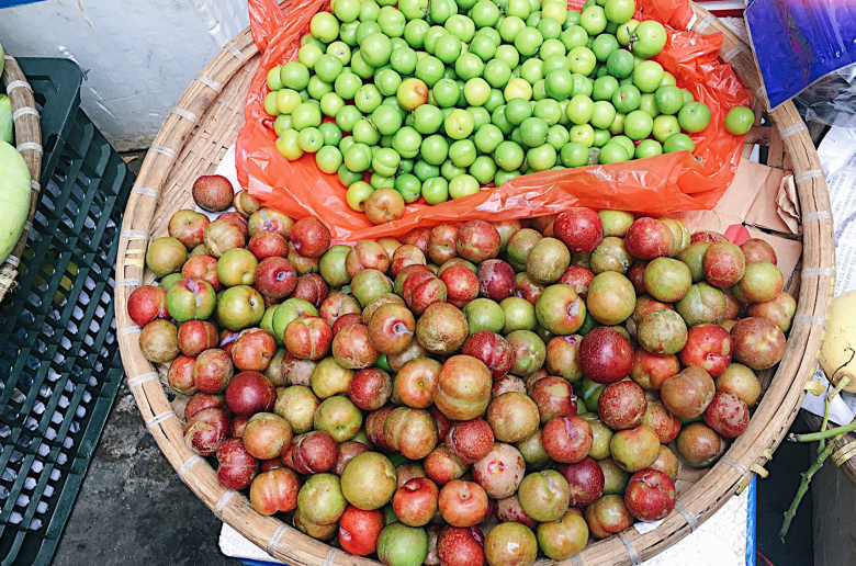 Loại quả xưa chín rụng đầy, giờ thành đặc sản mùa hè giòn ngon, được ưa ...