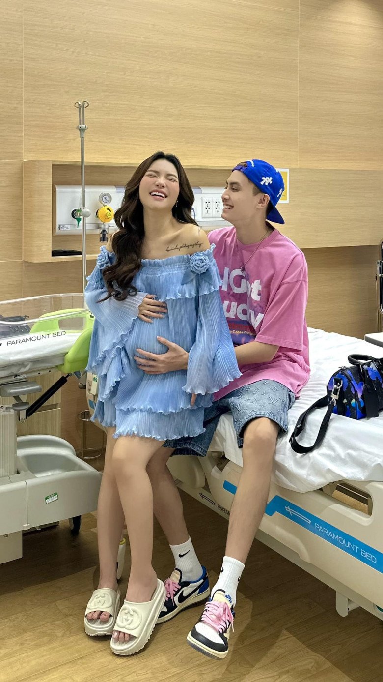 Lucie Nguyễn được chồng trẻ kém 9 tuổi đưa đi đẻ, trước giờ vượt cạn ...