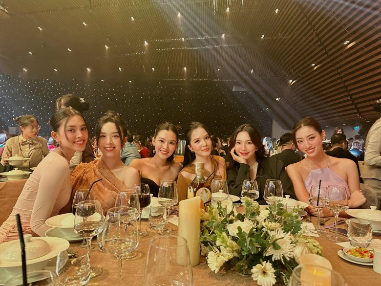 Đám cưới Á hậu Phương Anh với chồng Tiến sĩ: Nhan sắc cô dâu qua cam thường thành tâm điểm