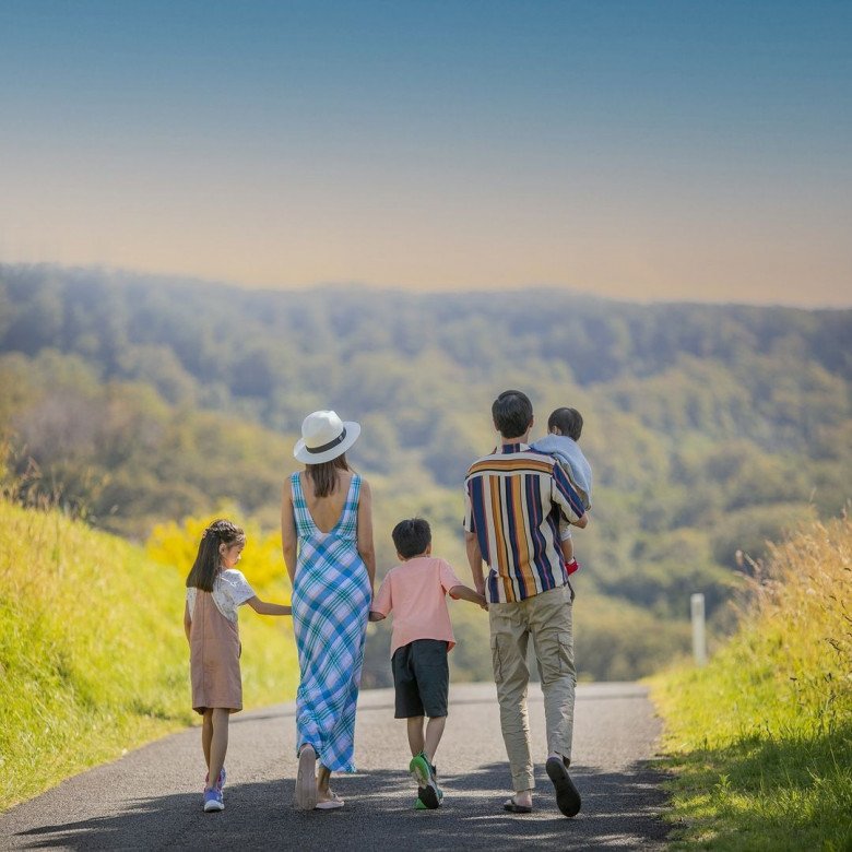 Sao Việt 24h: Con trai út của đại gia Louis Nguyễn hiếm hoi lộ diện, có ...