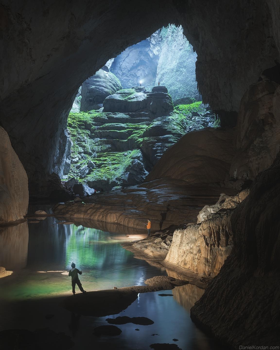 Hang Sơn Đòong đẹp mê hồn qua ống kính nhiếp ảnh người Nga