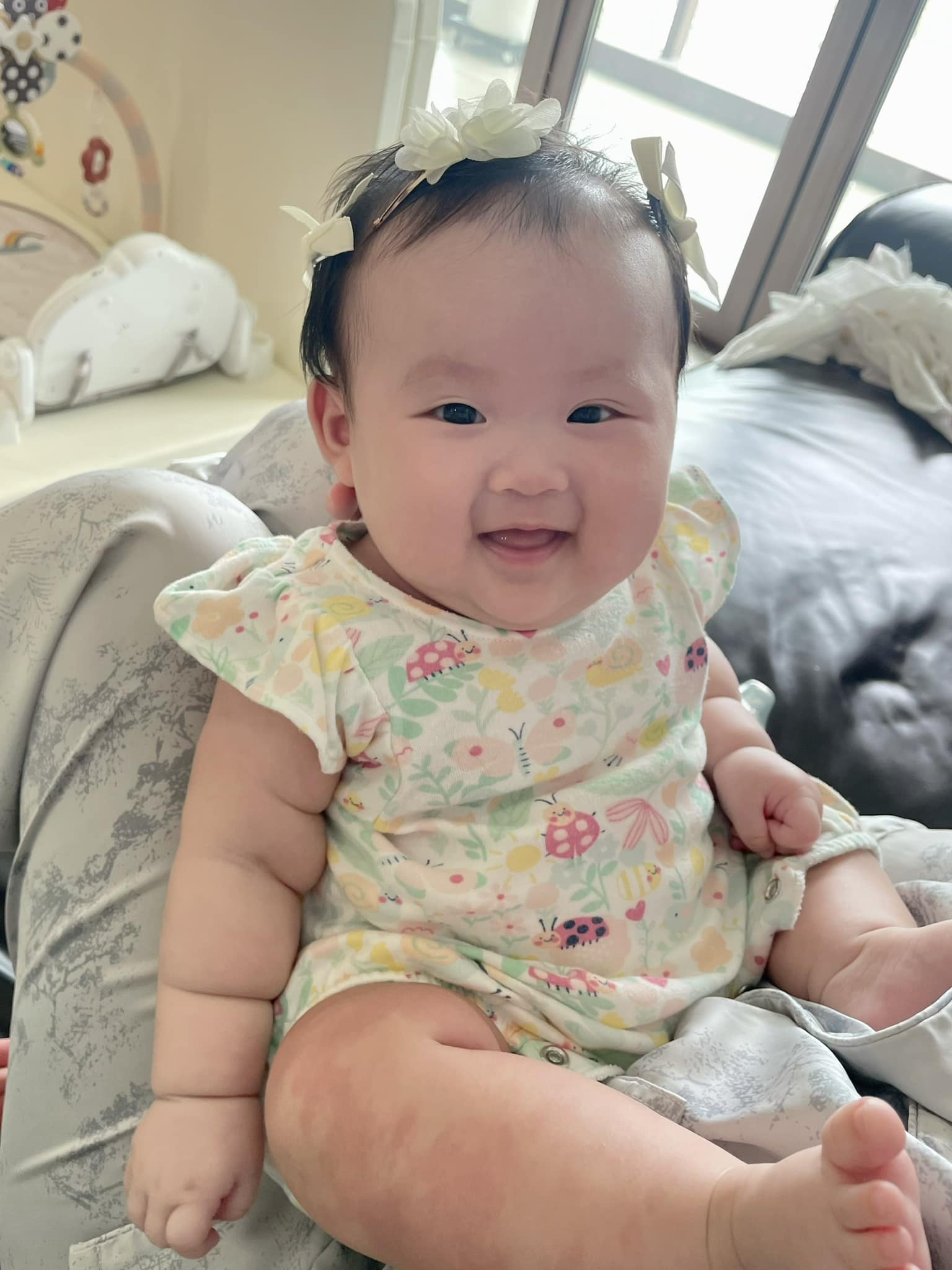 Ái nữ lai Hàn nhà Sam đội tóc giả làm điệu, gương mặt bụ sữa được mẹ ...