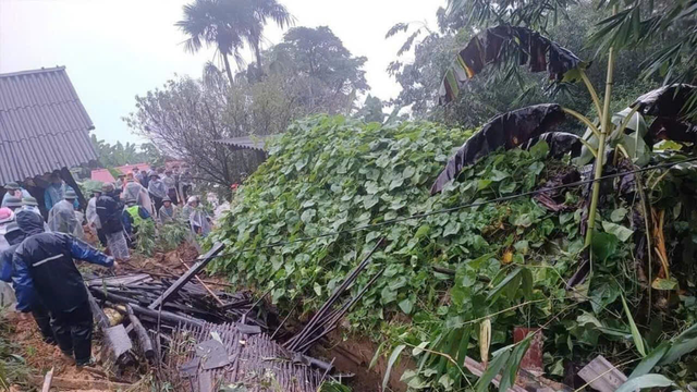 Miền Bắc sạt lở đất, lũ lụt khắp nơi, nhiều tỉnh thành trong vùng cảnh ...