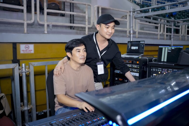 Live concert triệu đô của Trung Quân có gì ấn tượng?