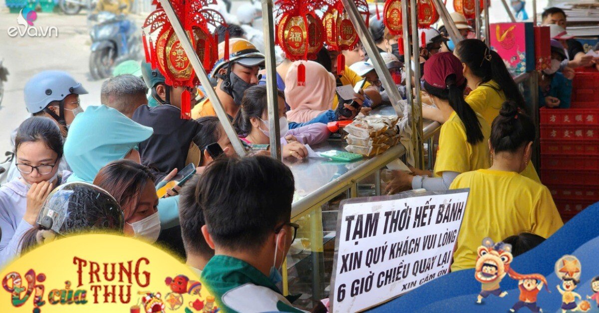 Người dân ở Sài Gòn xếp hàng gần 2 tiếng để mua bánh trung thu, ngậm ...