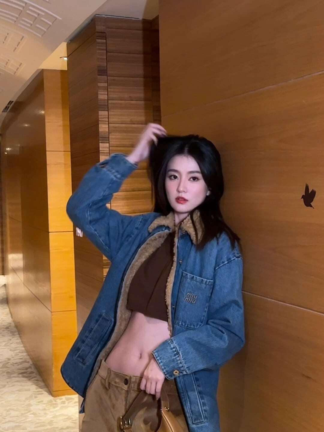 Mỹ nhân giàu nhất showbiz U30 đẹp không nhờ đắp tiền sửa, có chiêu tuyệt thực sau 5 giờ chiều