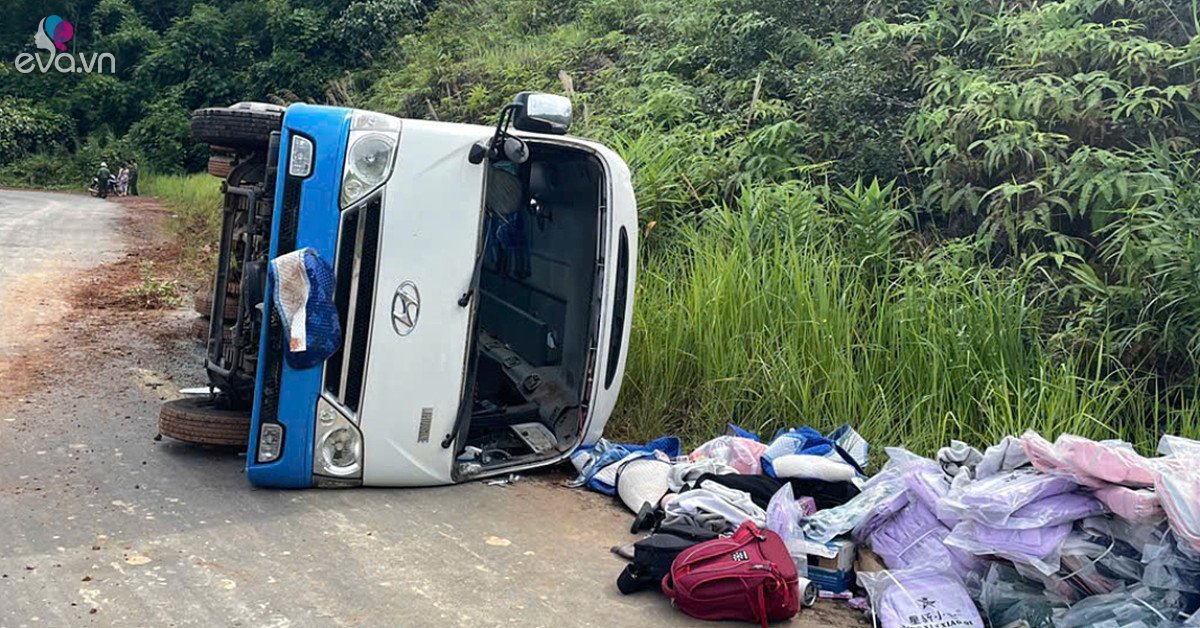 Ôtô chở 19 sinh viên bị lật