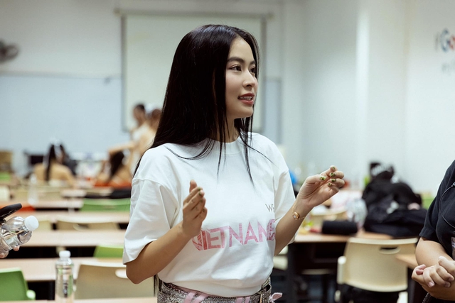 Làn da đẹp ở tuổi U40 của Hoàng Thùy Linh