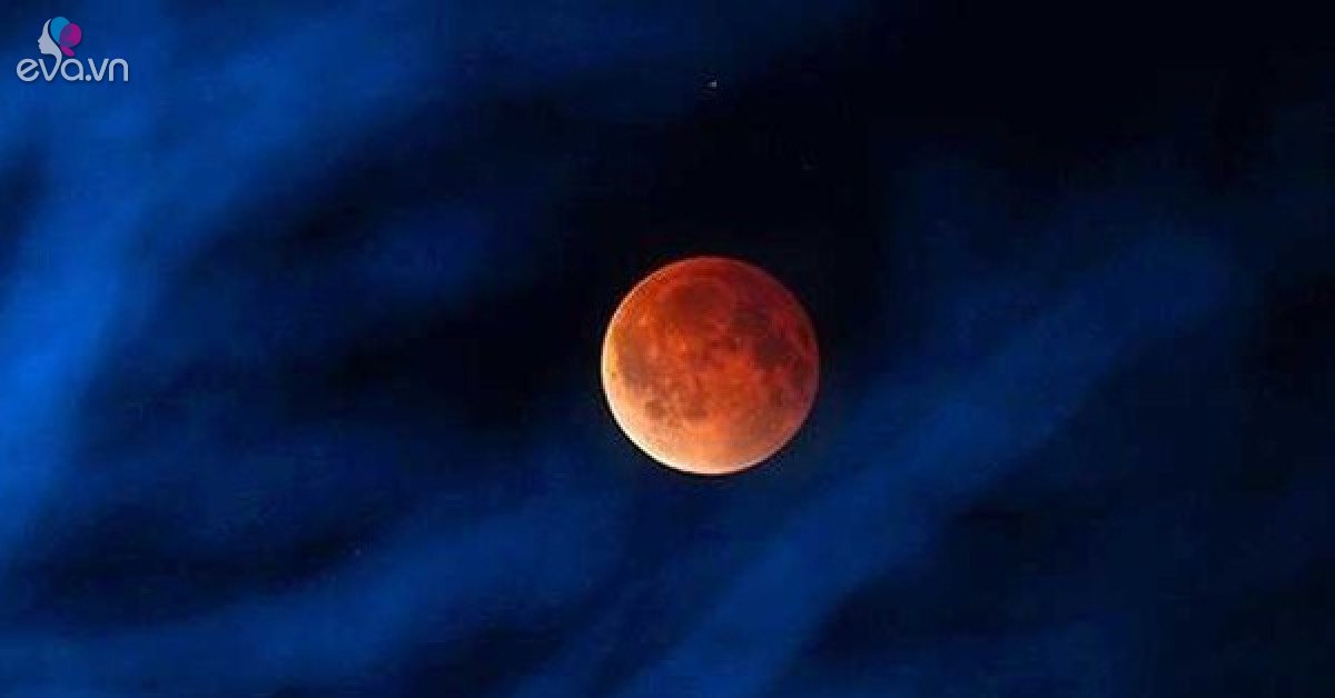 Chiêm ngưỡng Mặt Trăng đỏ thẫm trong nguyệt thực toàn phần đêm qua