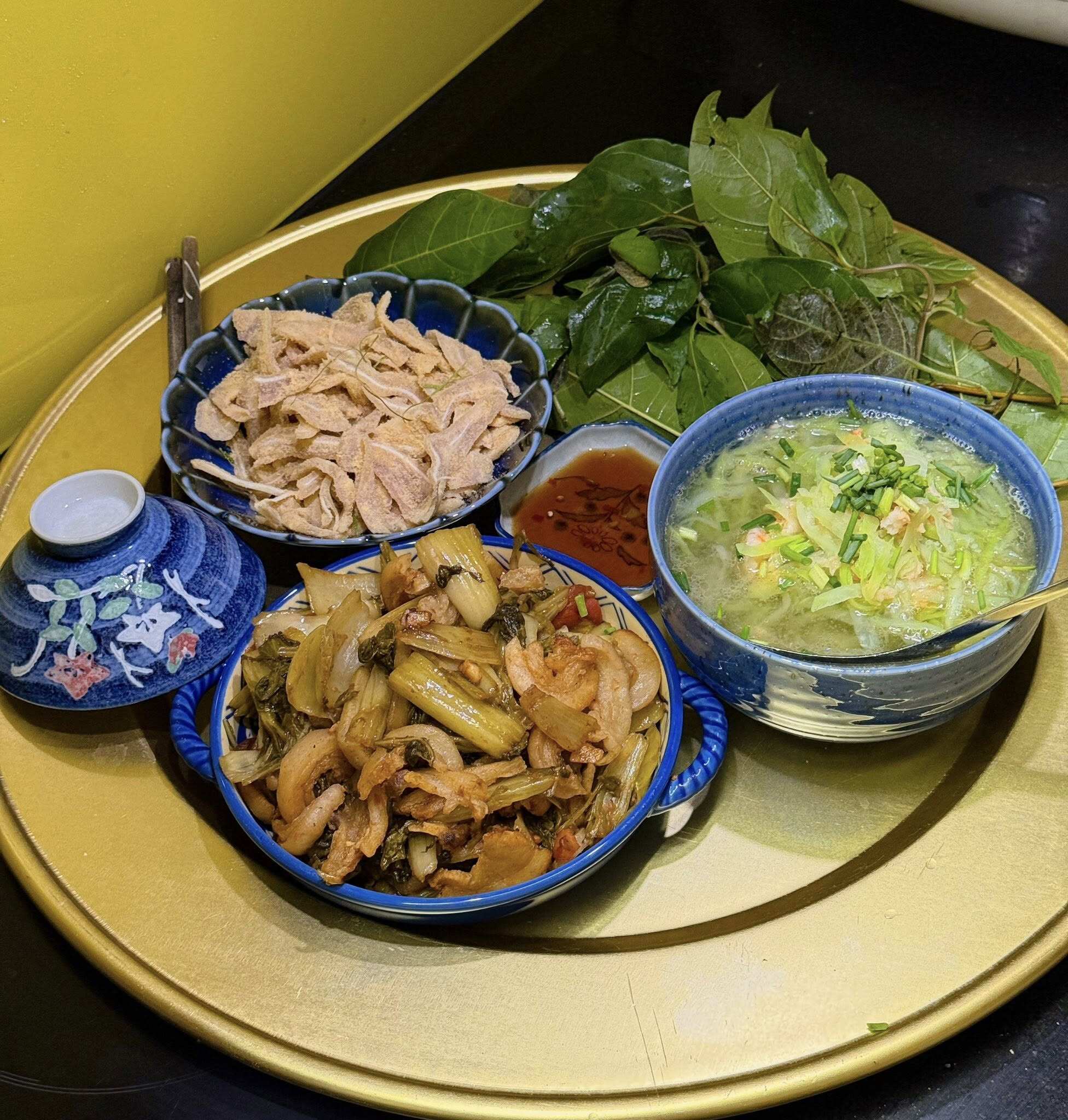 9X hết thời mê quần áo đẹp, giờ thích bát đĩa nồi niêu, khoe loạt cơm ...