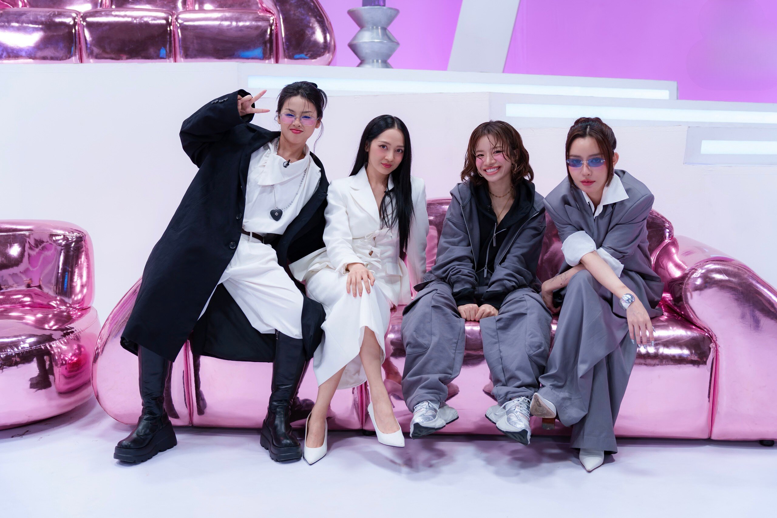 Em xinh say hi tập 11: Bích Phương khóc nức nở vì Quỳnh Anh Shyn bị ...