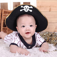 Hoàng tử nhí Bobo khoe dáng đẹp