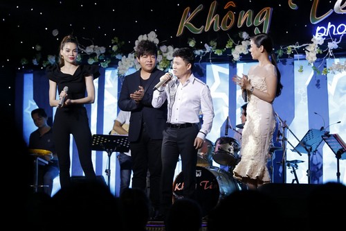 Hà Hồ, Lệ Quyên đồng lòng hướng về miền trung