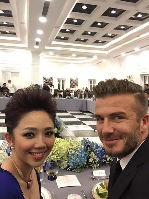 Toc Tien chup anh voi Beckham, Tóc Tiên xinh đẹp bên Becks