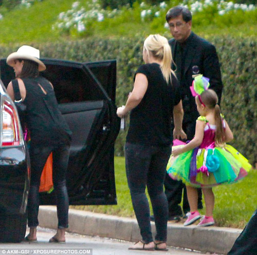 Harper diện đồ diêm dúa đi đón Halloween