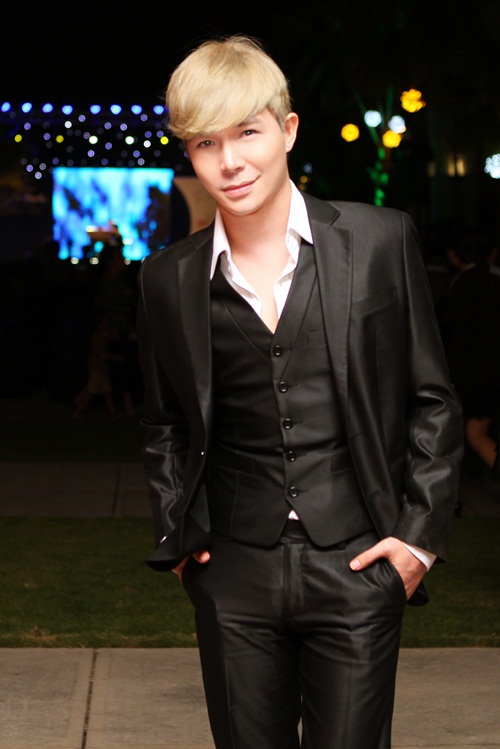 Nathan Lee đắm say bên Nhật Hạ