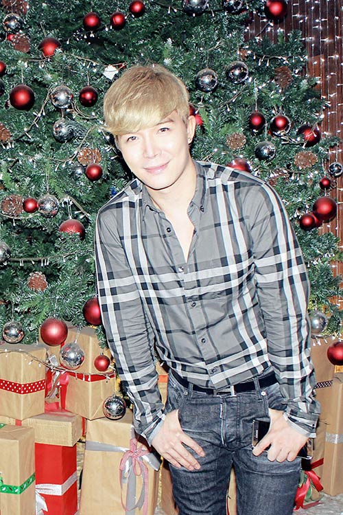 Nathan Lee vui vẻ đón Giáng sinh một mình