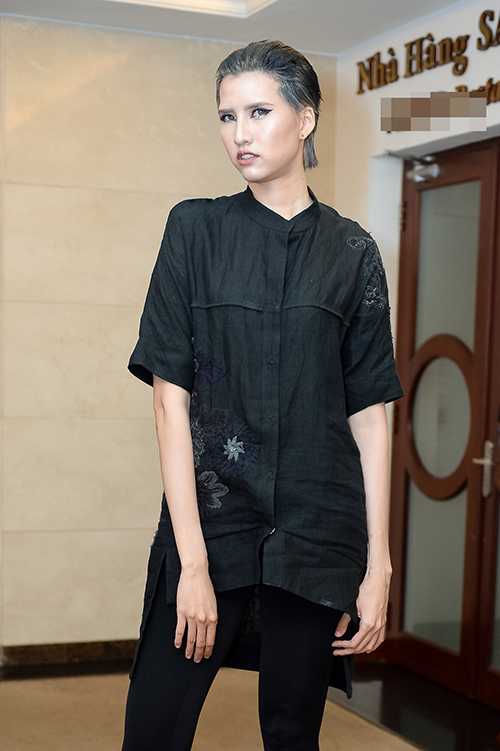 Hồng Xuân 1m90 theo Võ Hoàng Yến học catwalk