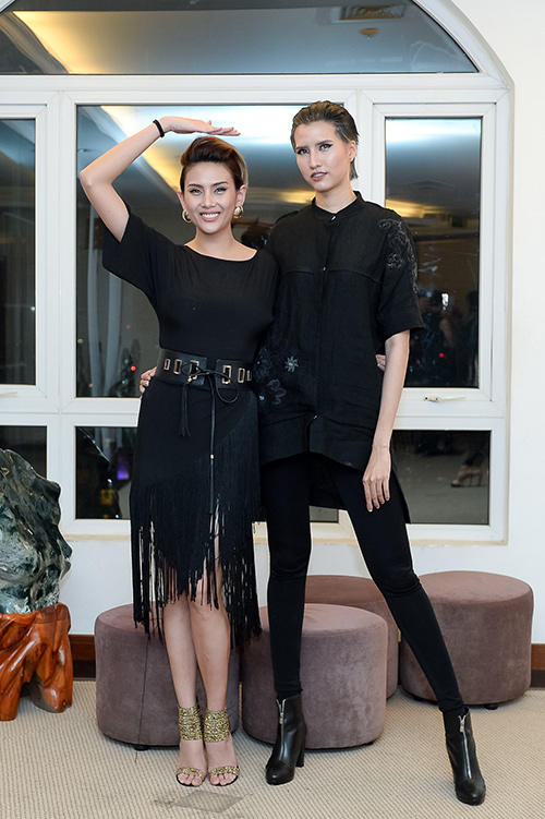 Hồng Xuân 1m90 theo Võ Hoàng Yến học catwalk