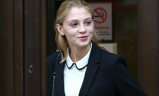 Phiên tòa dậy sóng, cô gái đâm bạn trai nhưng không bị bắt vì quá tài ...