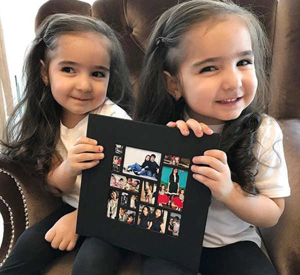 Cặp song sinh nổi rần rần vì đẹp như búp bê sống 1 năm trước đây, giờ ...