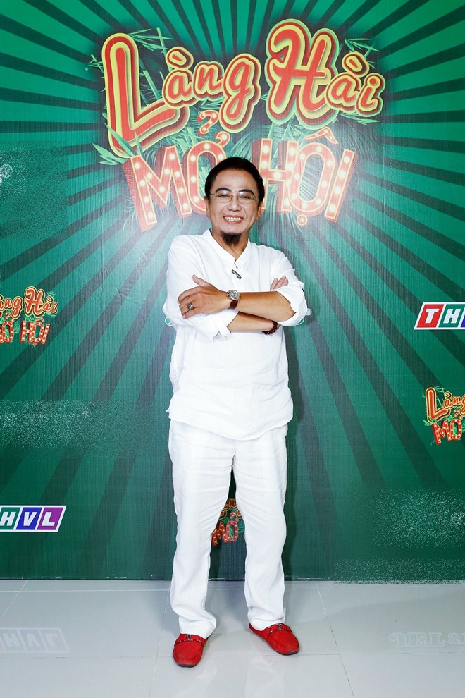 Nam MC kinh hoàng khi bị Việt Hương - Đại Nghĩa cầm súng, dí vào đầu