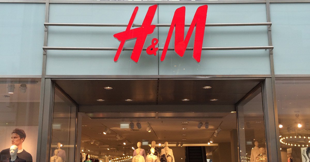 H&M in áo slogan phân biệt chủng tộc bị người dân Nam Phi phản đối