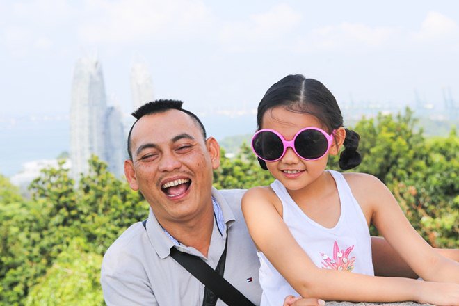 Con gái lém lỉnh của nhạc sĩ Yên Lam quậy ở Singapore trước chung kết ...