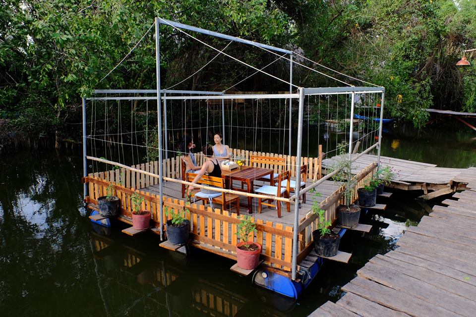 Cánh Đồng Hoa: homestay trên mặt nước độc nhất Sài Gòn
