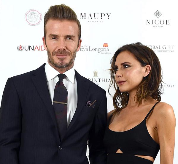 Brooklyn Beckham 19 tuổi mà trông như ông già khi đứng cạnh mẹ