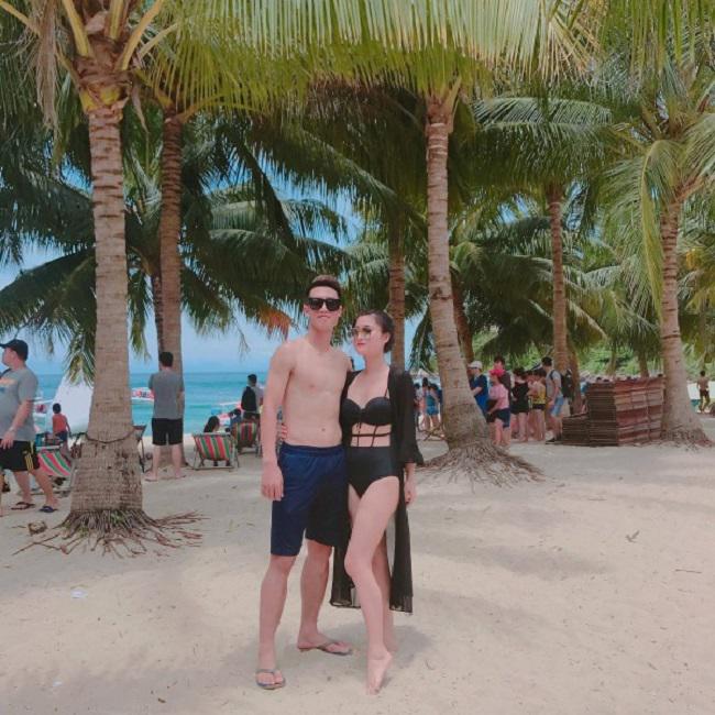 Bạn gái Quang Hải, Huy Hùng, Phan Văn Đức siêu hot với áo tắm