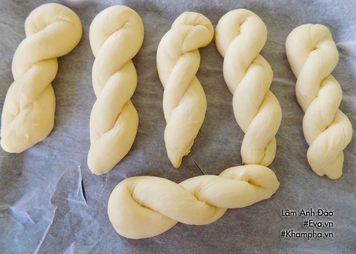 Mẹ đảm làm bánh mì xoắn quẩy ngon con ăn hết vẫn đòi nữa