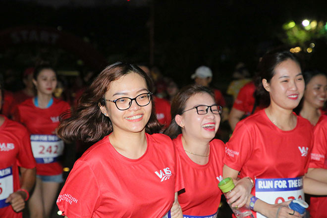 Tập thể gần 1.000 nhân viên VUS chạy bộ vì môi trường