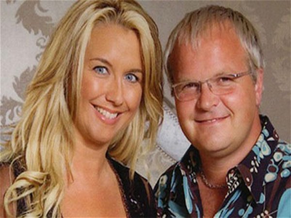 Thú vui bệnh hoạn của giới đại gia: Dắt vợ và người tình mặc bikini bò ...